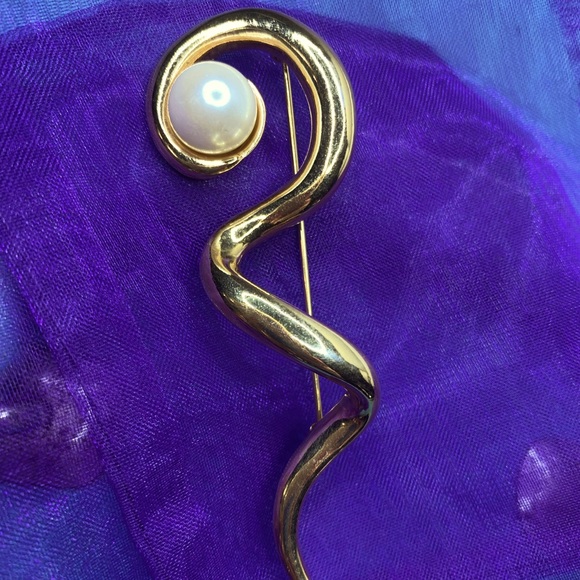 Avon | Jewelry | Vintage Avon Brooch Mint Condition | Poshmark